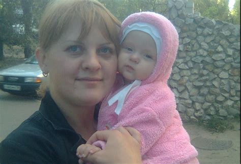 Вона взяла дівчинку з пологового будинку Не свою а відмовну Але не