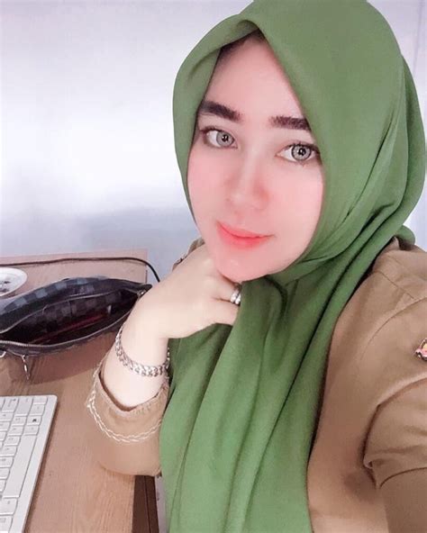 Siapa Syakira Minda Pns Cantik Yang Sering Pamer Foto Selfie Di Kantor Dzargon