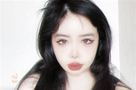 투애니원 박봄 공개적으로 배우 이민호에 남편 해킹 의혹도 나와