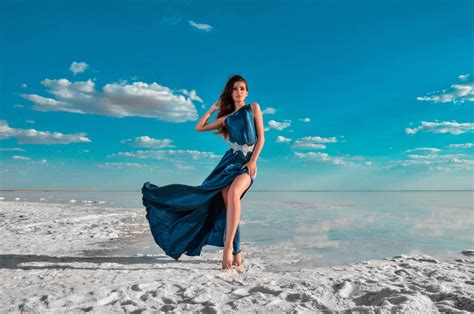 100 Woman Beach Wallpapers