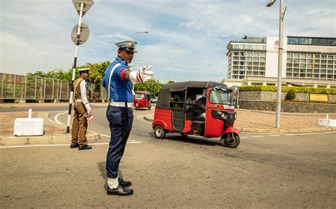 රථවාහන ගමනාගමනය සීමා කිරීමක් ගැන දැනුම්දීමක් Carsguide