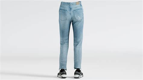 스니커즈 컬렉션이있는 여성 청바지 3d 모델 219 Max Fbx C4d Unitypackage Upk Ma Obj Gltf Usd Free3d