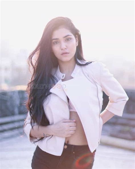 Sexy Model Radhika Seth Photos 06 109482 Kollywood Zone