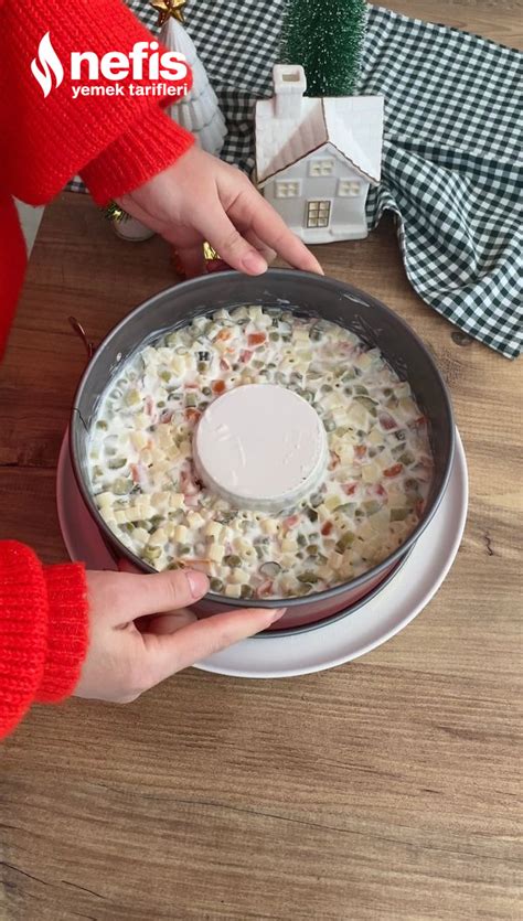 Yılbaşı Konseptli Amerikan Salata Nefis Yemek Tarifleri
