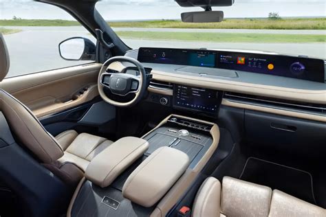 팰리세이드는 못 따라올 감성… 링컨 신형 네비게이터 공개 실내 디자인이 예술