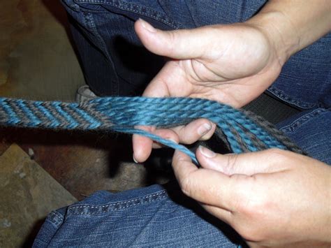 Tangible Daydreams Tutorial Finger Weaving Beginner S Diagonal Weave