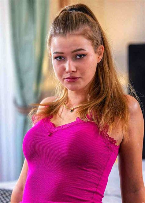 Olivia Sparkle Wiki Biography Age Height Boyfriend Career Photos