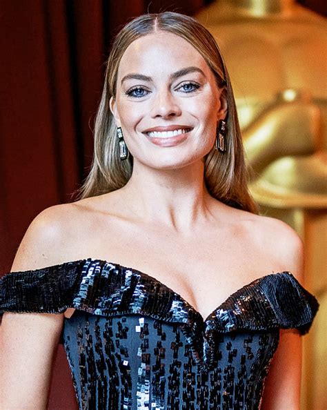 𝕱𝖎𝖗𝖊 𝖜𝖆𝖑𝖐 𝖜𝖎𝖙𝖍 𝖒𝖊 Margot Robbie Academy Awards Portraits March
