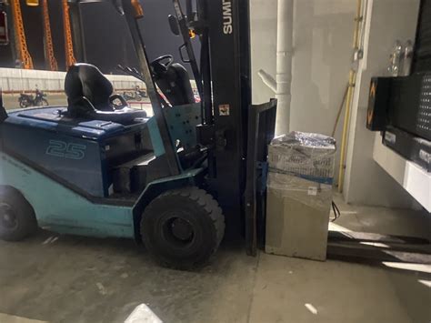 ให้เช่ารถโฟร์คลิฟท์ไฟฟ้า รายวัน รายเดือน รายปี โทร 094 7725222 094 8681237 แถวคลองหลวง ปทุมธานี ลาด