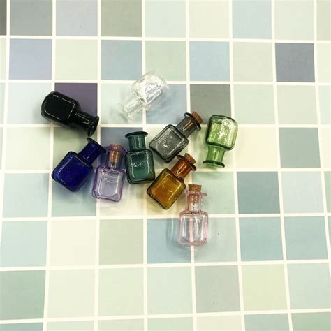 Badu Bg 10 БР Мини квадратна форма Смесени цветове Стъклени бутилки с коркова запушалка Малки