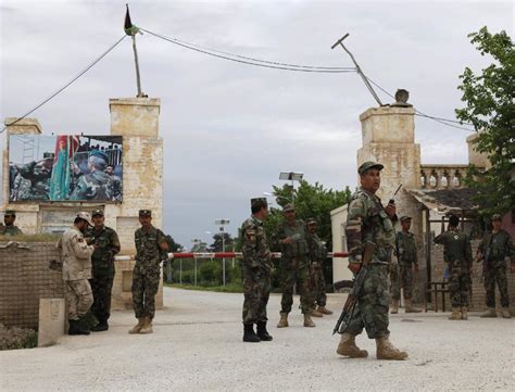 アフガン兵140人死亡 タリバンが基地襲撃 サッと見ニュース 産経フォト