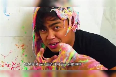 小伙挑战彩泥浴结果玩出了新高度网友你的表情亮了 网友 表情 小伙