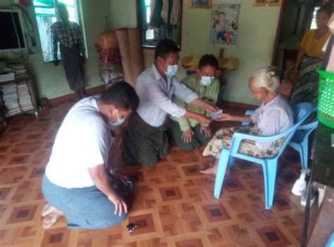 ဇမ္ဗူသီရိမြို့နယ်အတွင်းမှ သက်ကြီးအဘိုးအဘွားများအား အိမ်တိုင်ရာရောက