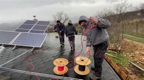Зелена Енергия Слънчеви Панели на Покрив Как се Монтирват Соларни Колектори за Ток Youtube
