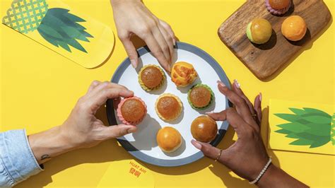 켈레 싱가포르 중국 설날 다과 예약 골든 오스만투스 파인애플 타르트 및 다양한 전통 디저트 Funbooky