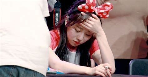 8 Fans Who Blatantly Disrespected K Pop Idols In Public Koreaboo