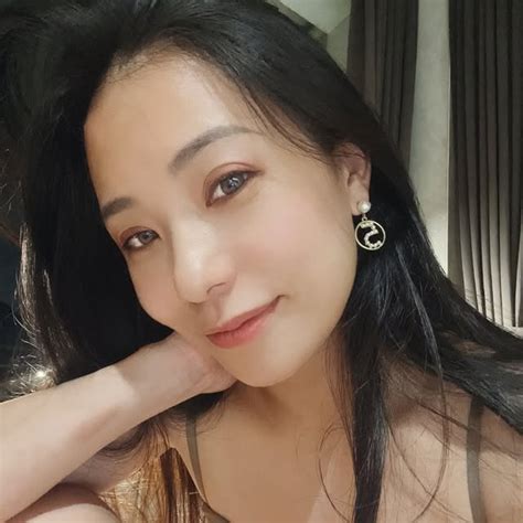 Wenwen Wenwenlin • Threads Say More