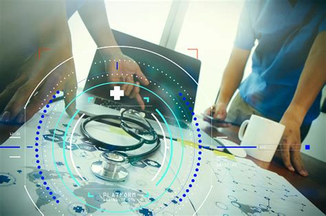 의료 작업 영역 사무실과 개념으로 서 의료 네트워크 미디어 다이어그램에 랩톱 컴퓨터를 사용 하는 팀 의사 간호사에 대한 스톡 사진 및 기타 이미지 Istock