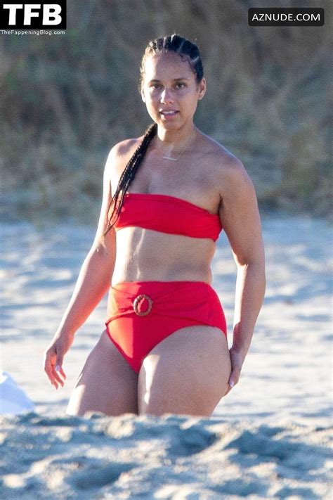Alicia Keys Sexy Seen Flaunting Her Hot Bikini Body At The Beach In