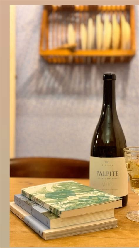 호호 북앤와인 아침 저녁 쌀쌀하지만 아직 햇빛은 따뜻한 가을 내년을 위해 양귀비씨앗과 잡초가 마니 나는 곳에는 땅을 보해준다는 클로버 씨앗도 뿌렸어요 몇 년동안