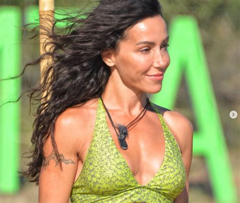 Силвия от Игри на волята избяга в Индия и се разголи снимки