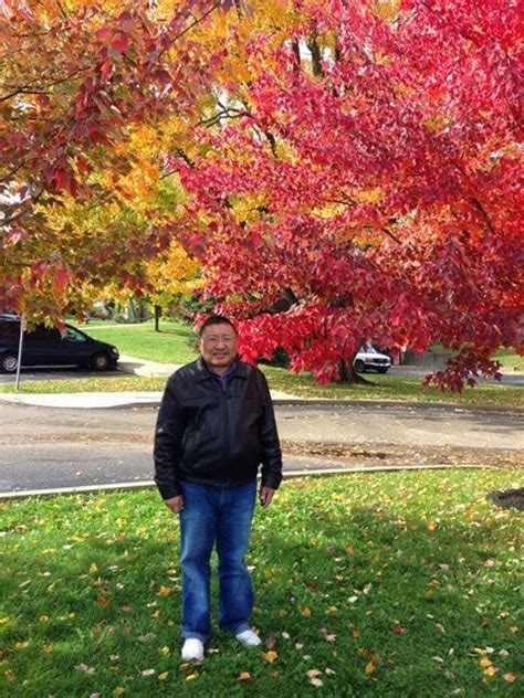 Ном дор мөргөмү Манай Блүүмингтoнд намрын налгар өдрүүд үргэлжилж байна