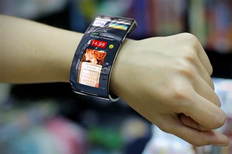Smart watches, braclets: the new mobile phenomenon
