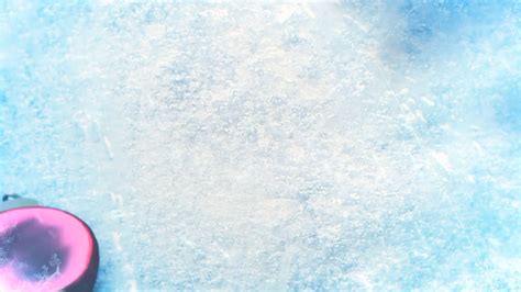 Premium 스톡 영상 빨간 공과 크리스마스 녹색 나뭇가지를 애니메이션으로 닫습니다