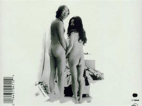 Salen A Subasta Dos Fotograf As De John Lennon Desnudo Infobae