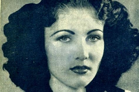 عکس سفر در تاریخ؛ دیدار و روبوسی شهناز پهلوی و فوزیه در سوییس؛ سال 38