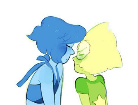 Lapis And Peridots First Kiss And Peridot Is Wearing Stevens Shirt Steven Universe Lapidot