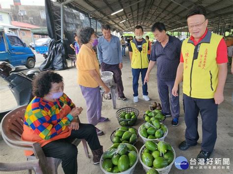 大內酪梨盛產 議員陳昆和辦廟口開講及結合企業大採購