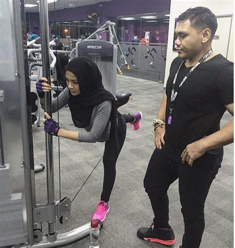 Neelofa Pakai Seksi Legging Yang Ketat Melekat Jadi Viral Bocorlagi