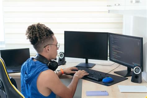 Premium Photo Computer Programmer Working From Home