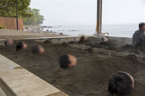 別府珍温泉別府海浜砂湯の砂に埋まってみました めっちゃおもろい温泉ぷらす