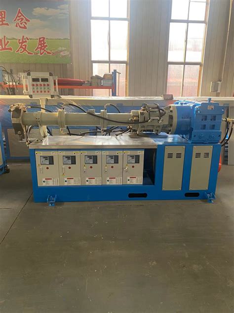 橡胶挤出机 密封条设备 橡胶管挤出机 单挤出微波硫化生产线 冷喂料橡胶挤出机 销钉式挤出机三元乙丙胶条挤出机 河北新创意橡胶机械有限公司