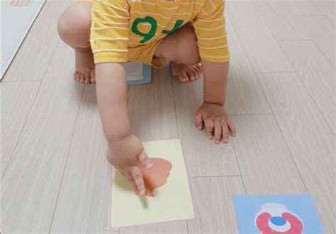 호반아이사랑♡ 만1세발달과정발달수준발달특성 만1세대근육변기그림과응가그림을따라걸어요 만1세소근육응가가변기에쏘옥 만1세응가놀이 만1세변기놀이 아기가좋아하는놀이 응가변기연계활동