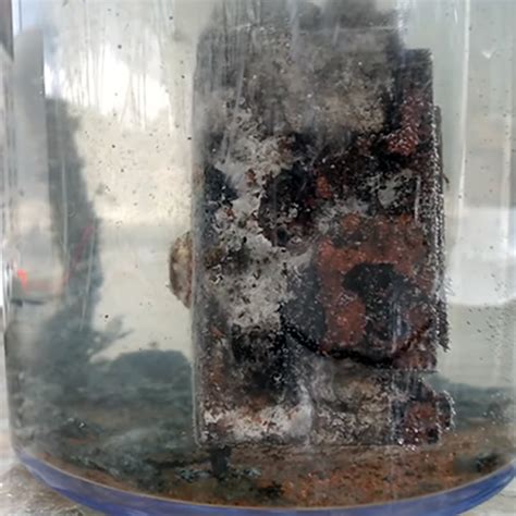 Electrolysis Tank Removes Rust Hackaday