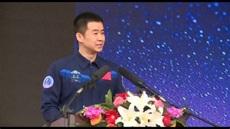 洛阳市第二十二中学庆祝英雄航天员陈冬返回母校活动 Youtube