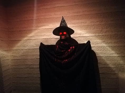 How To Build A Diy Animatronic Halloween Prop Using Arduino Animated Halloween Props