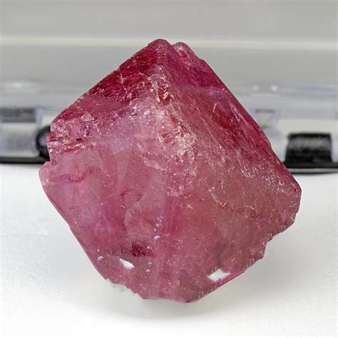 What Is Spinel Discovery Properties And Origins Geology Science