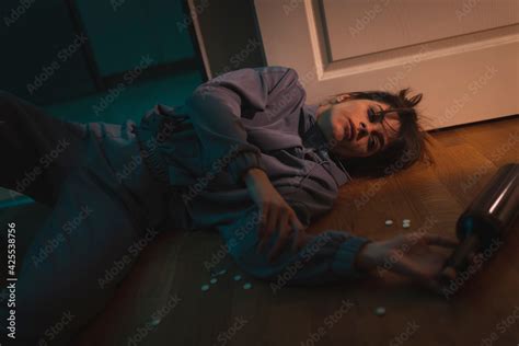 Passed Out Drunk Woman Lying On The Floor の Stock フォト Adobe Stock