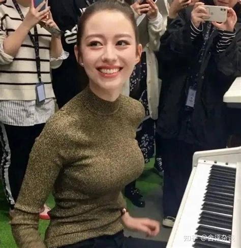 吉娜细腰翘臀太吸睛衣服的原因 知乎