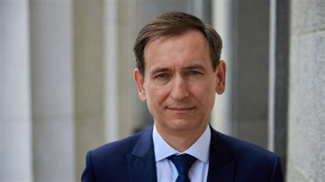 Жінкам які перебувають на військовому обліку обмежать виїзд з України ТВА