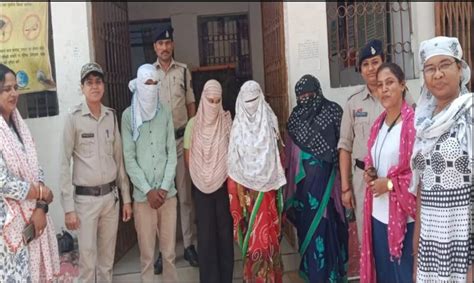 Cg सेक्स रैकेट का भंडाफोड़ पुलिस ने गार्डन में दी दबिश फिर 3 महिला समेत एक युवक गिरफ्तार