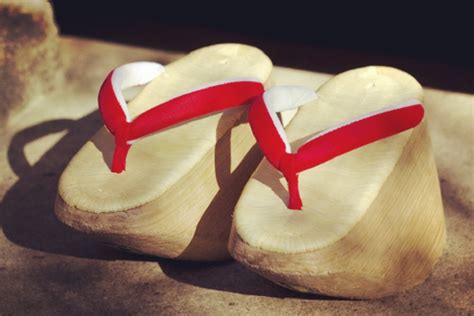 红雨伞红木屐红雨伞红木屐梗概大山谷图库