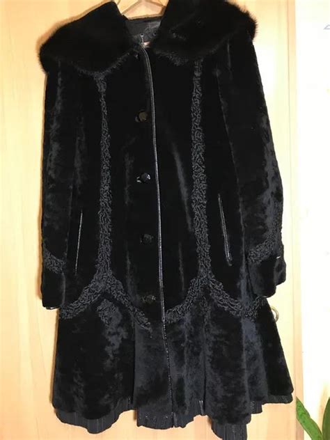 Шуба мутонова — ціна 4000 грн у каталозі Шуби Купити жіночі речі за доступною ціною на Шафі