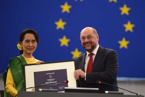 Снимки от деня 22 ри октомври Фото галерии Vesti Bg