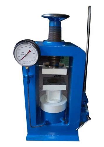 Analog Hand Operated Compression Testing Machine For Laboratory Capacity 1000 Kn At 30000