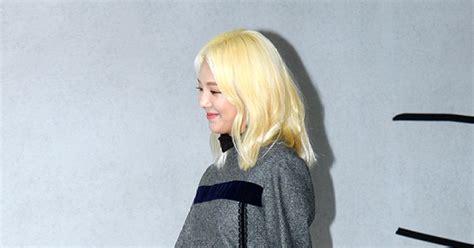 [td포토] 소녀시대 효연 각선미만 살짝 노출한 시스루 패션